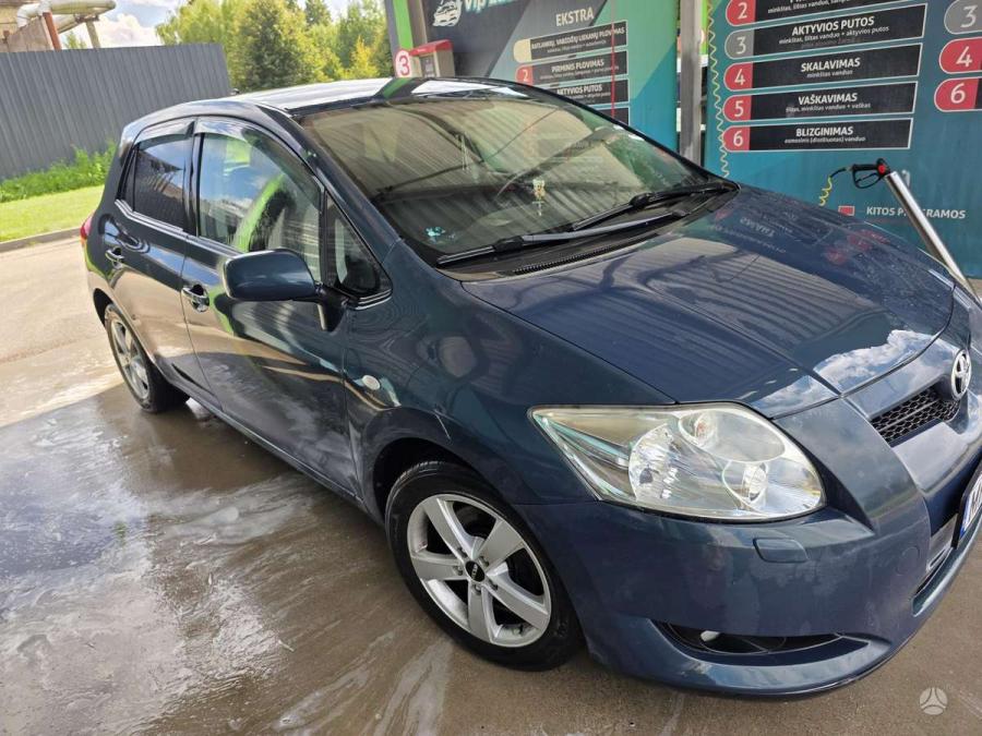 Zils Toyota Auris 2007 Kupiškis, ar dzinēja tilpumu 2.00 L un nobraukumu 237 tūkst. km par 2100 €, foto 4 vietnē AUTOMOTO.COM.LV