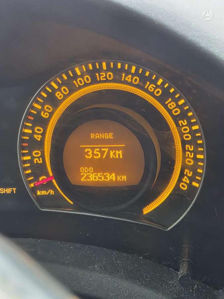 Zils Toyota Auris 2007 Kupiškis, ar dzinēja tilpumu 2.00 L un nobraukumu 237 tūkst. km par 2100 €, foto 7 vietnē AUTOMOTO.COM.LV
