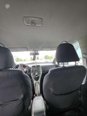 Zils Toyota Auris 2007 Kupiškis, ar dzinēja tilpumu 2.00 L un nobraukumu 237 tūkst. km par 2100 €, foto 15 vietnē AUTOMOTO.COM.LV