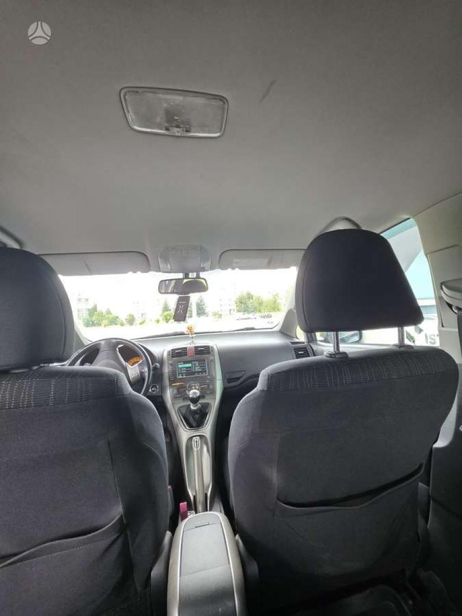 Zils Toyota Auris 2007 Kupiškis, ar dzinēja tilpumu 2.00 L un nobraukumu 237 tūkst. km par 2100 €, foto 15 vietnē AUTOMOTO.COM.LV