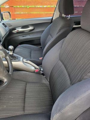 Zils Toyota Auris 2007 Kupiškis, ar dzinēja tilpumu 2.00 L un nobraukumu 237 tūkst. km par 2100 €, foto 16 vietnē AUTOMOTO.COM.LV