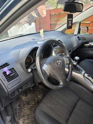 Zils Toyota Auris 2007 Kupiškis, ar dzinēja tilpumu 2.00 L un nobraukumu 237 tūkst. km par 2100 €, foto 17 vietnē AUTOMOTO.COM.LV