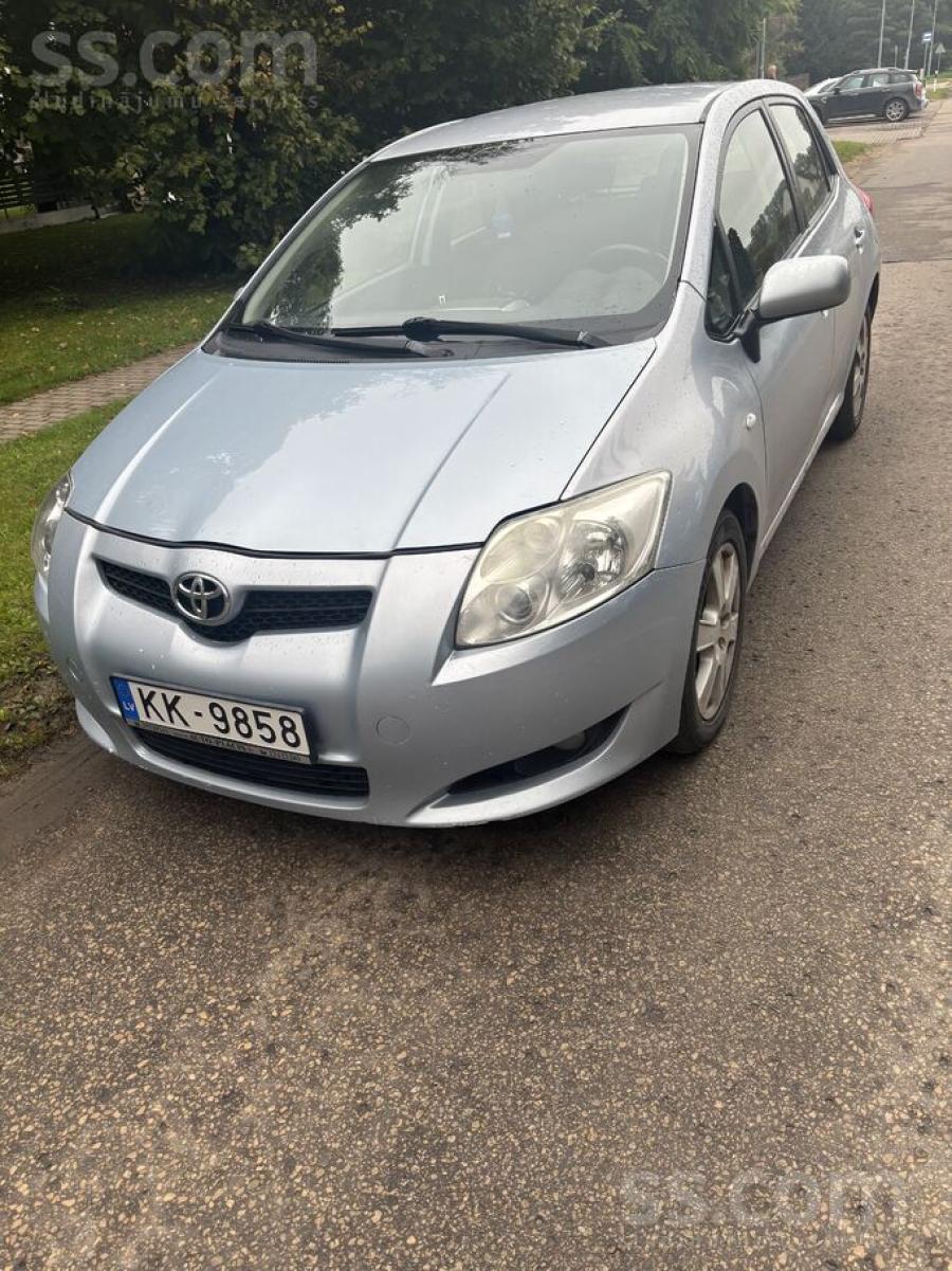 Blue Toyota Auris 2007 in Riga, with an engine capacity of 2.00 L and mileage of 415 thousand km for 1000 €, photo 1 on AUTOMOTO.COM.LV