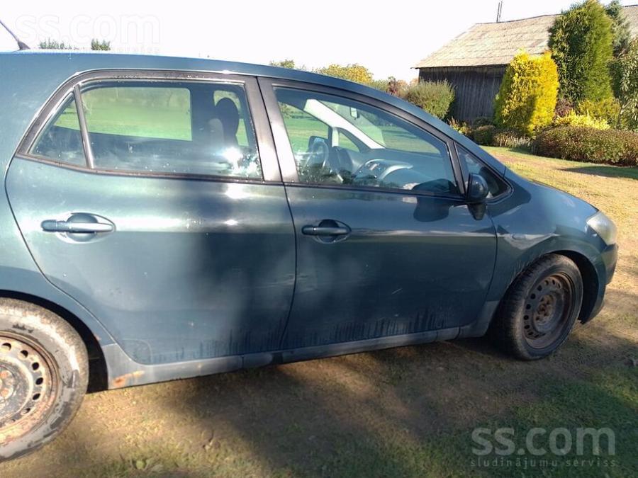 Blue Toyota Auris 2007 in Valka, with an engine capacity of 2.00 L and mileage of 0 thousand km for 1200 €, photo 4 on AUTOMOTO.COM.LV