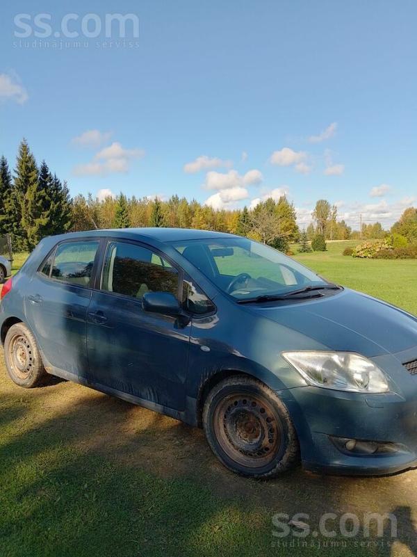 Blue Toyota Auris 2007 in Valka, with an engine capacity of 2.00 L and mileage of 0 thousand km for 1200 €, photo 5 on AUTOMOTO.COM.LV