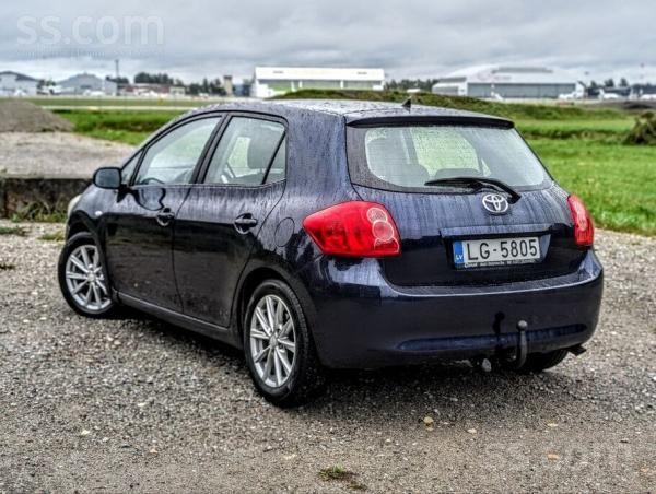 Zils Toyota Auris 2007 Rīga, ar dzinēja tilpumu 2.00 L un nobraukumu 307 tūkst. km par 2700 €, foto 4 vietnē AUTOMOTO.COM.LV