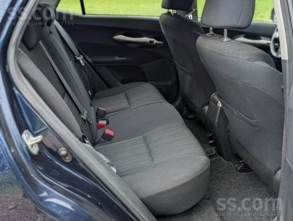 Zils Toyota Auris 2007 Rīga, ar dzinēja tilpumu 2.00 L un nobraukumu 307 tūkst. km par 2700 €, foto 9 vietnē AUTOMOTO.COM.LV