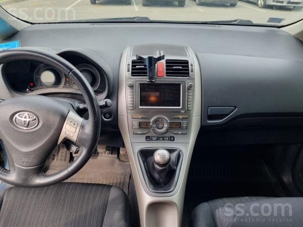Zils Toyota Auris 2007 Rīga, ar dzinēja tilpumu 2.00 L un nobraukumu 170 tūkst. km par 1900 €, foto 3 vietnē AUTOMOTO.COM.LV