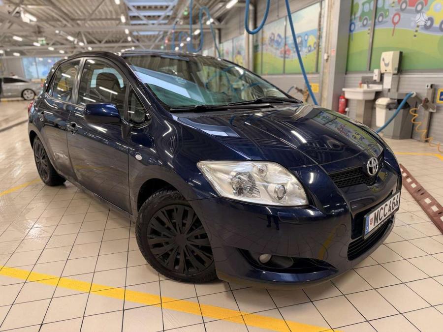 Blue Toyota Auris 2008 in Vilnius, with an engine capacity of 2.00 L and mileage of 230 thousand km for 1980 €, photo 2 on AUTOMOTO.COM.LV