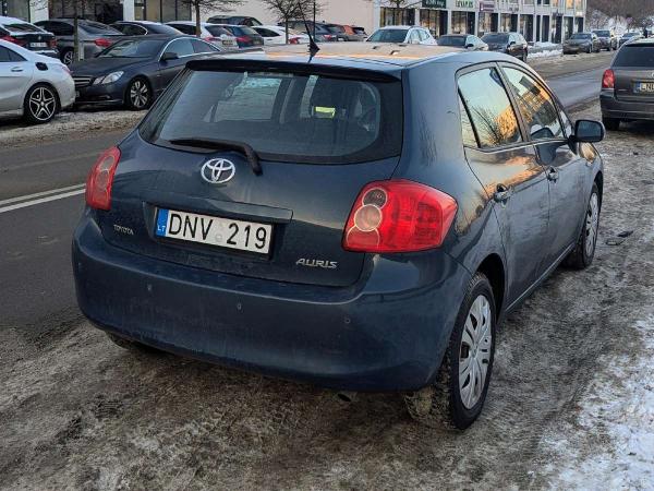 Blue Toyota Auris 2008 in Vilnius, with an engine capacity of 1.60 L and mileage of 82 thousand km for 4650 €, photo 5 on AUTOMOTO.COM.LV