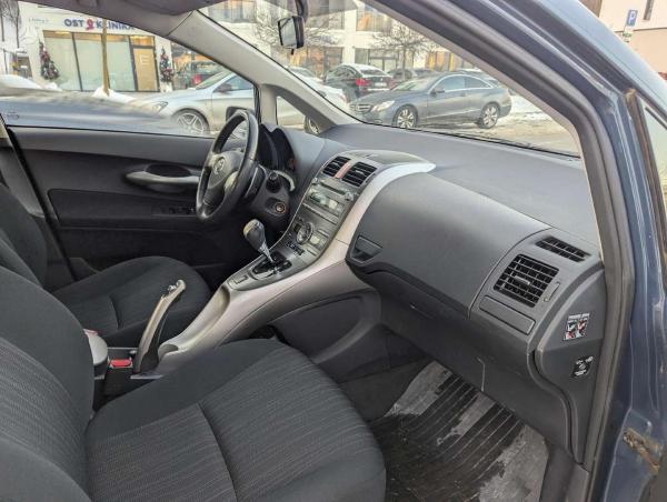 Blue Toyota Auris 2008 in Vilnius, with an engine capacity of 1.60 L and mileage of 82 thousand km for 4650 €, photo 8 on AUTOMOTO.COM.LV