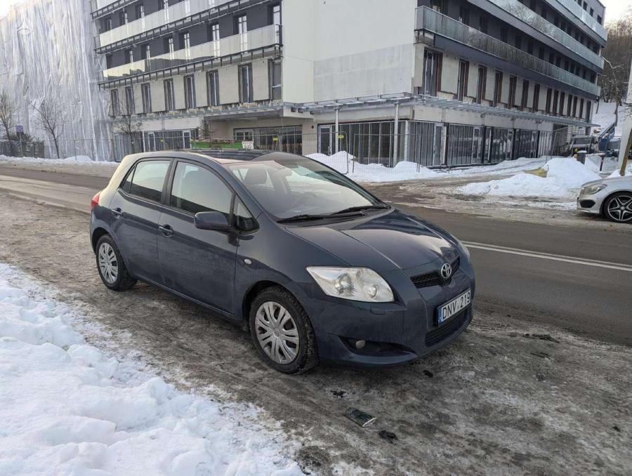 Blue Toyota Auris 2008 in Vilnius, with an engine capacity of 1.60 L and mileage of 82 thousand km for 4650 €, photo 16 on AUTOMOTO.COM.LV
