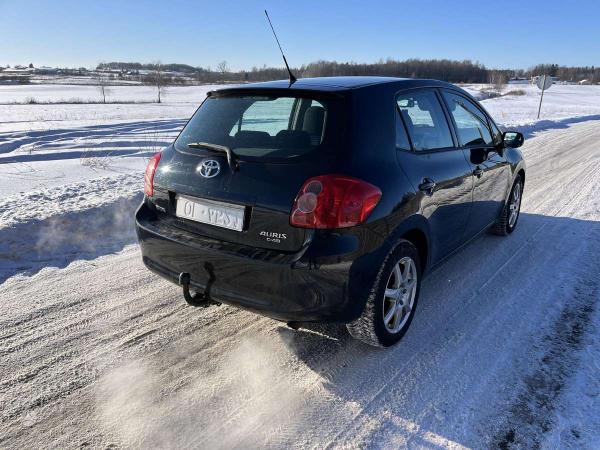Zils Toyota Auris 2008 Viļņa, ar dzinēja tilpumu 2.00 L un nobraukumu 239 tūkst. km par 3200 €, foto 3 vietnē AUTOMOTO.COM.LV