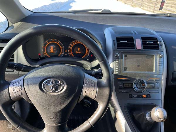 Zils Toyota Auris 2008 Viļņa, ar dzinēja tilpumu 2.00 L un nobraukumu 239 tūkst. km par 3200 €, foto 6 vietnē AUTOMOTO.COM.LV