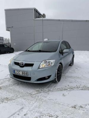 Zils Toyota Auris 2008 Kauņa, ar dzinēja tilpumu 1.36 L un nobraukumu 330 tūkst. km par 2100 €, foto  vietnē AUTOMOTO.COM.LV