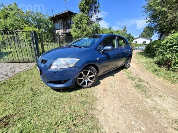 Blue Toyota Auris 2008 in Riga, with an engine capacity of 1.60 L and mileage of 87 thousand km for 1900 €, photo 2 on AUTOMOTO.COM.LV