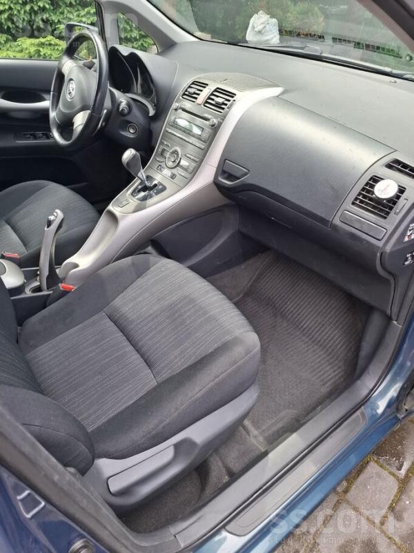 Blue Toyota Auris 2008 in Riga, with an engine capacity of 1.60 L and mileage of 87 thousand km for 1900 €, photo 5 on AUTOMOTO.COM.LV