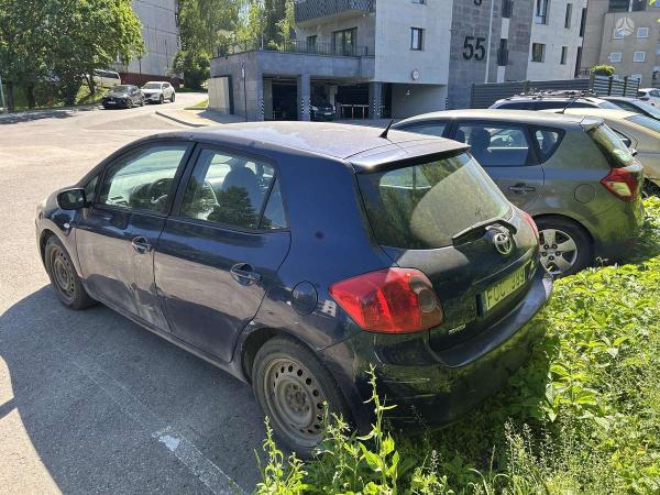 Blue Toyota Auris 2008 in Vilnius, with an engine capacity of 1.40 L and mileage of 350 thousand km for 850 €, photo 3 on AUTOMOTO.COM.LV