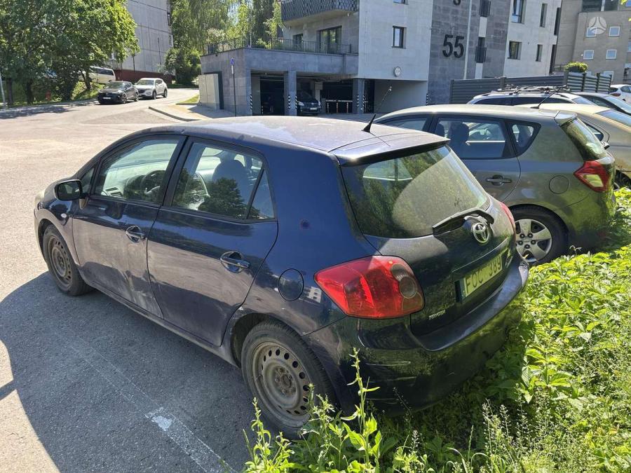 Blue Toyota Auris 2008 in Vilnius, with an engine capacity of 1.40 L and mileage of 350 thousand km for 850 €, photo 4 on AUTOMOTO.COM.LV