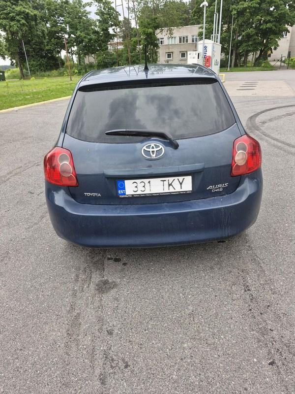 Blue Toyota Auris 2008 in Johvi, with an engine capacity of 2.20 L and mileage of 255 thousand km for 2400 €, photo 7 on AUTOMOTO.COM.LV