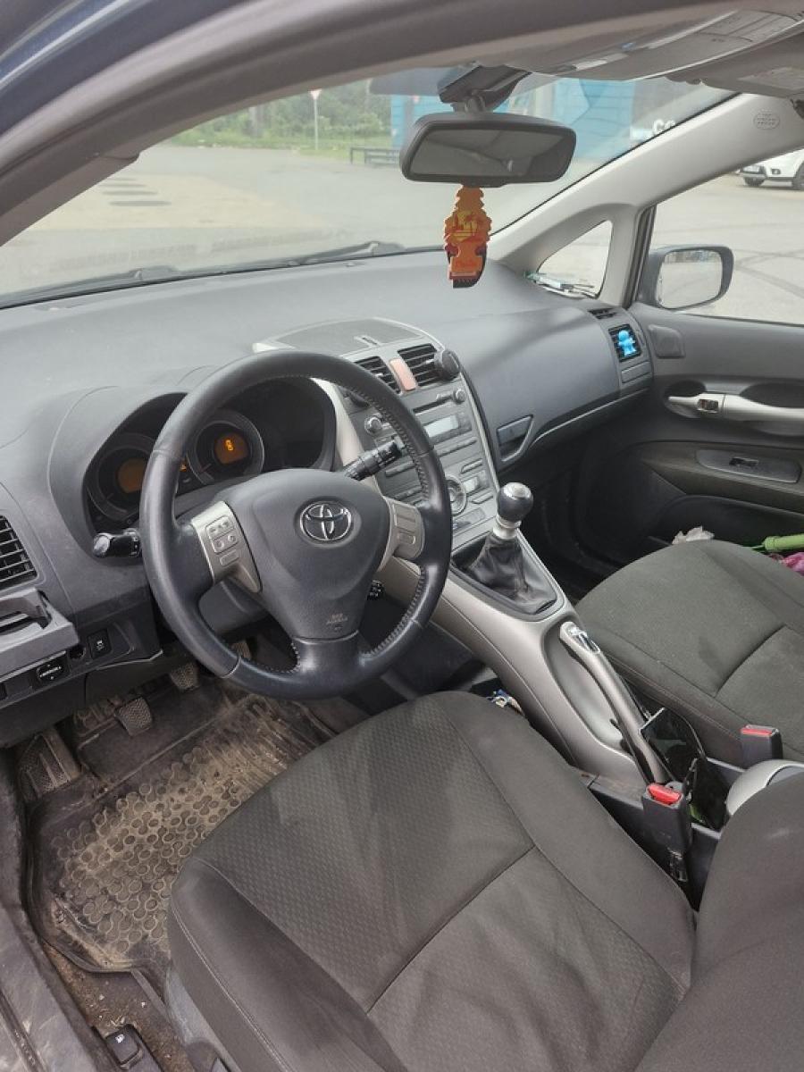 Zils Toyota Auris 2008 Jehvi, ar dzinēja tilpumu 2.20 L un nobraukumu 255 tūkst. km par 2400 €, foto 9 vietnē AUTOMOTO.COM.LV