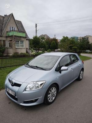 Zils Toyota Auris 2008 Kauņa, ar dzinēja tilpumu 2.00 L un nobraukumu 259 tūkst. km par 1750 €, foto  vietnē AUTOMOTO.COM.LV