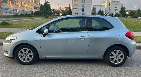 Blue Toyota Auris 2008 in Vilnius, with an engine capacity of 1.60 L and mileage of 139 thousand km for 2700 €, photo 2 on AUTOMOTO.COM.LV