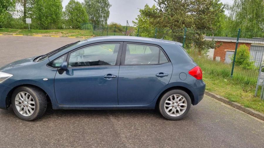 Blue Toyota Auris 2008 in Trakai, with an engine capacity of 1.60 L and mileage of 247 thousand km for 3300 €, photo 5 on AUTOMOTO.COM.LV