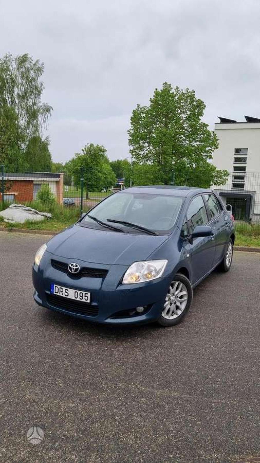 Blue Toyota Auris 2008 in Trakai, with an engine capacity of 1.60 L and mileage of 247 thousand km for 3300 €, photo 6 on AUTOMOTO.COM.LV