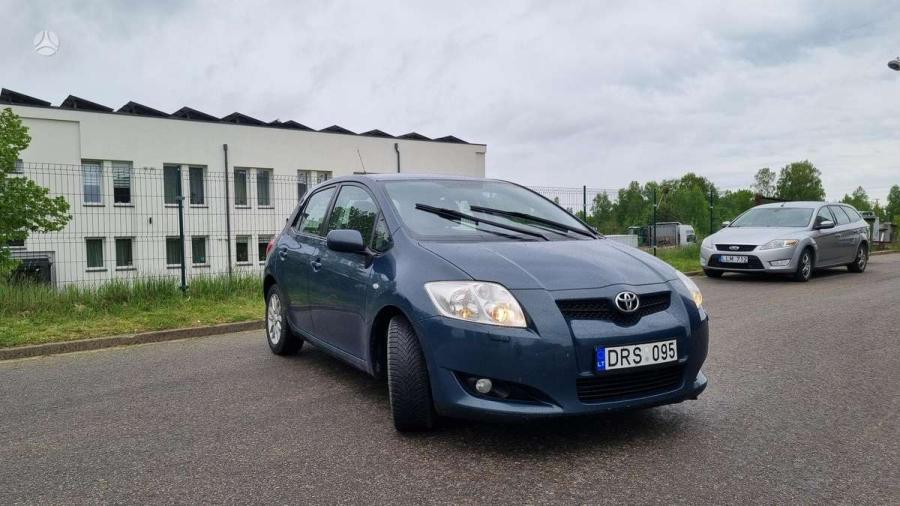 Blue Toyota Auris 2008 in Trakai, with an engine capacity of 1.60 L and mileage of 247 thousand km for 3300 €, photo 8 on AUTOMOTO.COM.LV