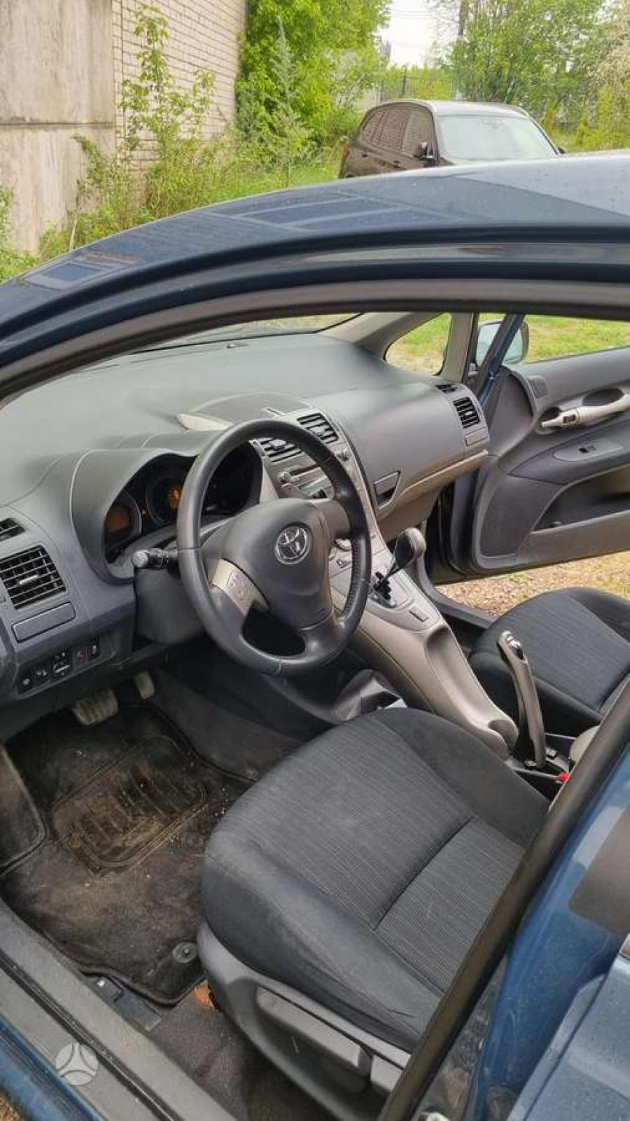 Blue Toyota Auris 2008 in Trakai, with an engine capacity of 1.60 L and mileage of 247 thousand km for 3300 €, photo 10 on AUTOMOTO.COM.LV