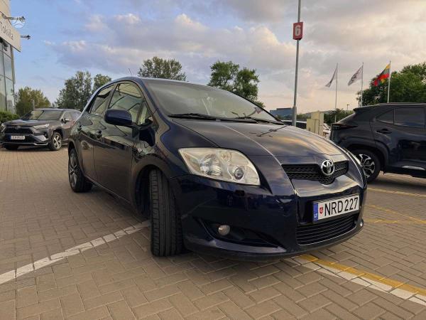 Zils Toyota Auris 2008 Viļņa, ar dzinēja tilpumu 2.00 L un nobraukumu 206 tūkst. km par 2600 €, foto 4 vietnē AUTOMOTO.COM.LV