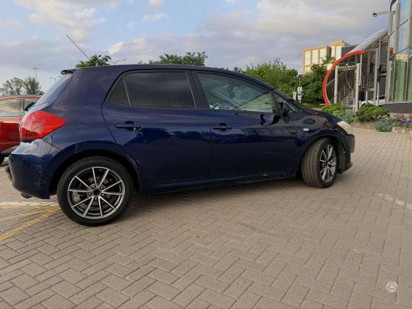 Zils Toyota Auris 2008 Viļņa, ar dzinēja tilpumu 2.00 L un nobraukumu 206 tūkst. km par 2600 €, foto 9 vietnē AUTOMOTO.COM.LV