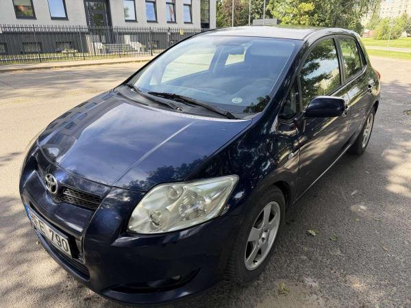Blue Toyota Auris 2008 in Kaunas, with an engine capacity of 2.00 L and mileage of 320 thousand km for 2200 €, photo 1 on AUTOMOTO.COM.LV