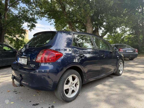Blue Toyota Auris 2008 in Kaunas, with an engine capacity of 2.00 L and mileage of 320 thousand km for 2200 €, photo 8 on AUTOMOTO.COM.LV