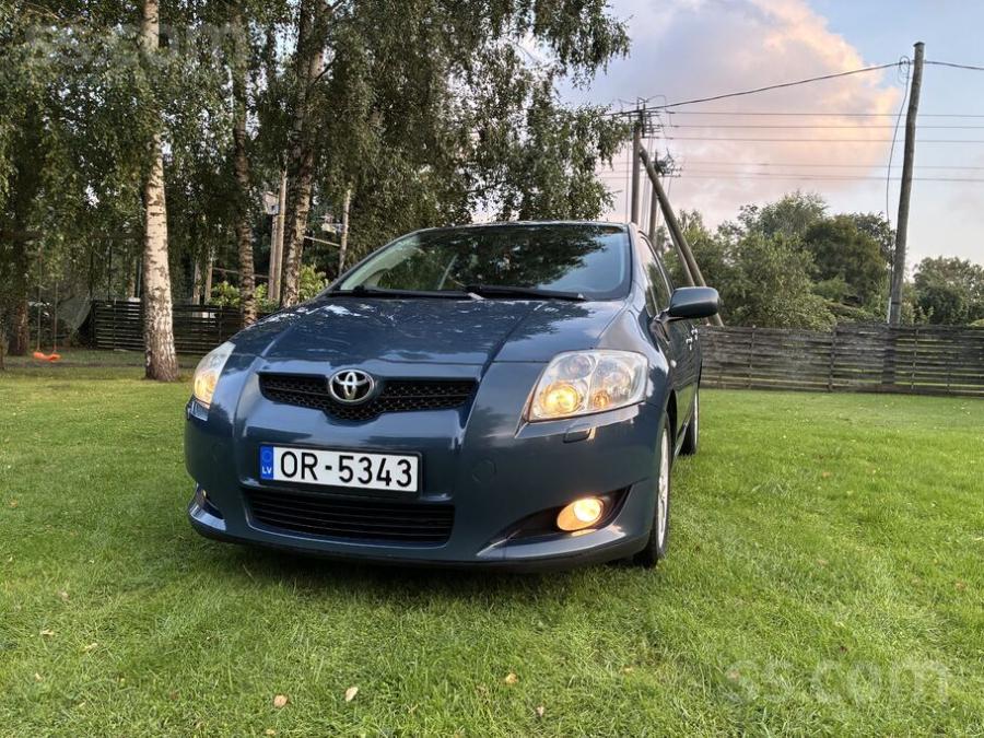 Blue Toyota Auris 2008 in Riga, with an engine capacity of 1.60 L and mileage of 286 thousand km for 2300 €, photo 1 on AUTOMOTO.COM.LV