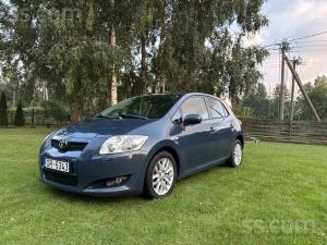 Blue Toyota Auris 2008 in Riga, with an engine capacity of 1.60 L and mileage of 286 thousand km for 2300 €, photo 3 on AUTOMOTO.COM.LV