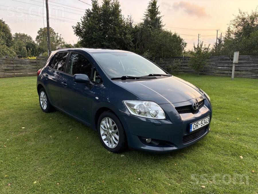 Blue Toyota Auris 2008 in Riga, with an engine capacity of 1.60 L and mileage of 286 thousand km for 2300 €, photo 4 on AUTOMOTO.COM.LV