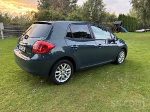 Blue Toyota Auris 2008 in Riga, with an engine capacity of 1.60 L and mileage of 286 thousand km for 2300 €, photo 5 on AUTOMOTO.COM.LV