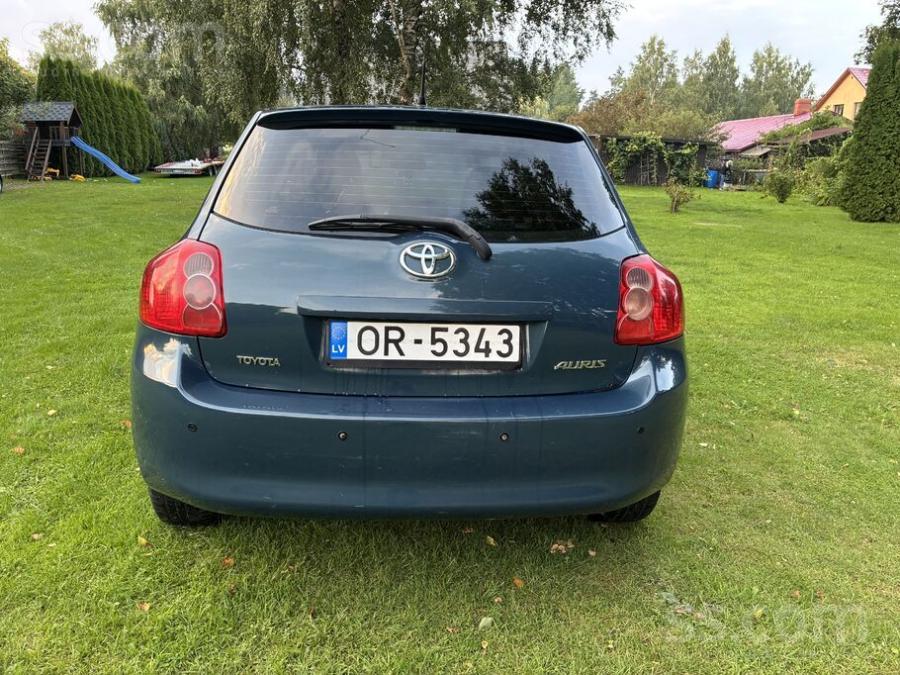 Blue Toyota Auris 2008 in Riga, with an engine capacity of 1.60 L and mileage of 286 thousand km for 2300 €, photo 6 on AUTOMOTO.COM.LV