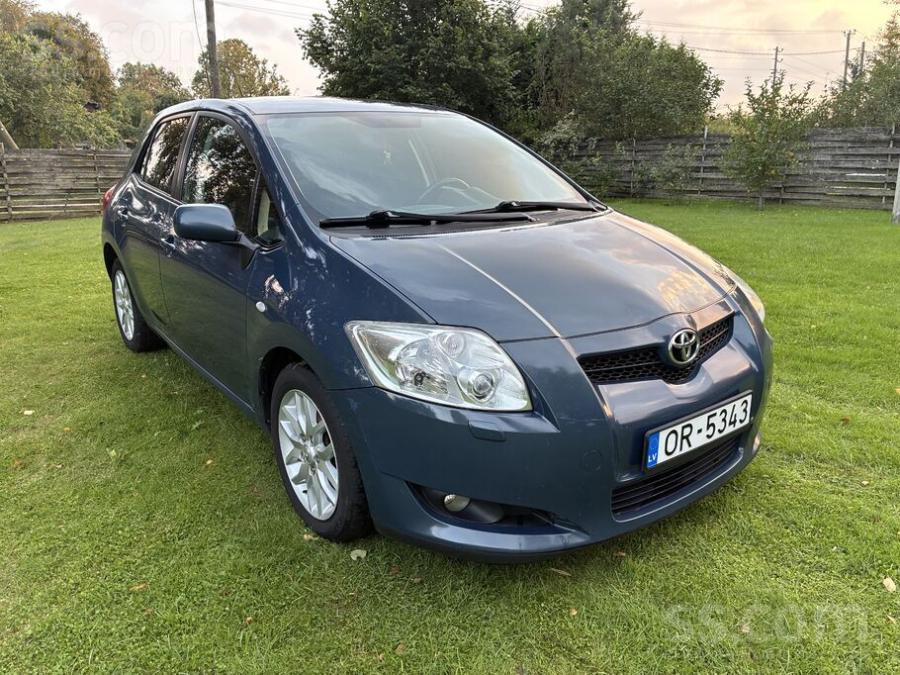 Blue Toyota Auris 2008 in Riga, with an engine capacity of 1.60 L and mileage of 286 thousand km for 2300 €, photo 8 on AUTOMOTO.COM.LV
