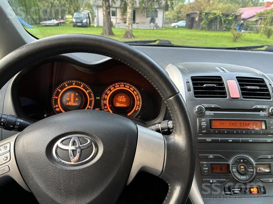 Blue Toyota Auris 2008 in Riga, with an engine capacity of 1.60 L and mileage of 286 thousand km for 2300 €, photo 11 on AUTOMOTO.COM.LV