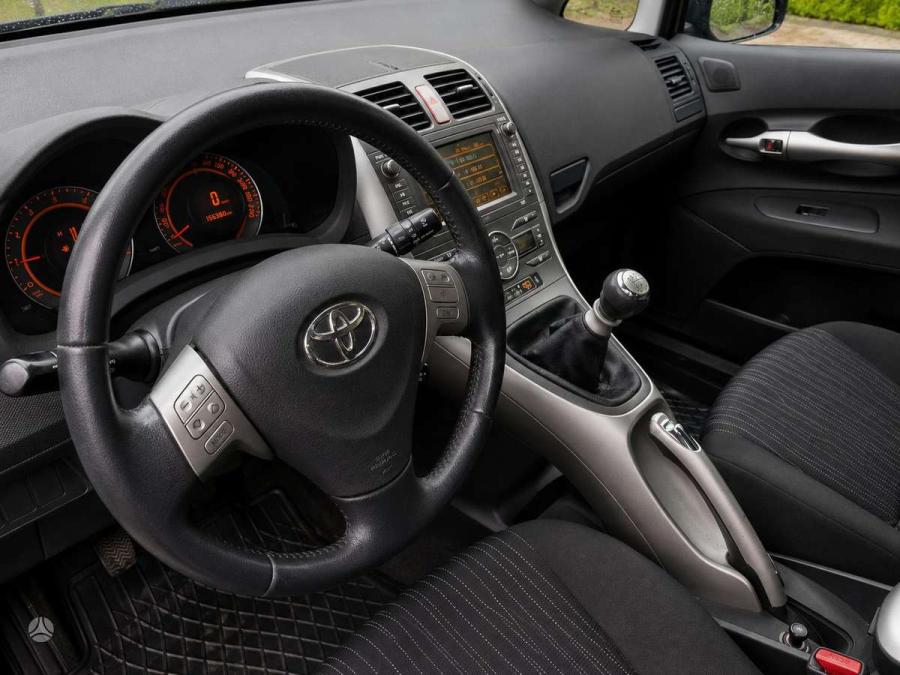 Blue Toyota Auris 2008 in Vilnius, with an engine capacity of 2.00 L and mileage of 339 thousand km for 1450 €, photo 18 on AUTOMOTO.COM.LV