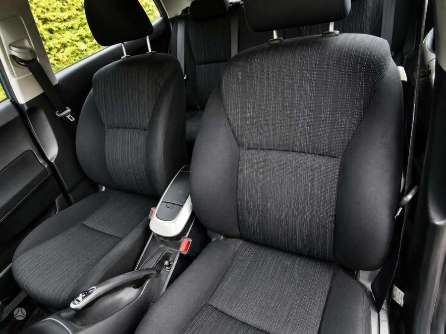 Blue Toyota Auris 2008 in Vilnius, with an engine capacity of 2.00 L and mileage of 339 thousand km for 1450 €, photo 19 on AUTOMOTO.COM.LV