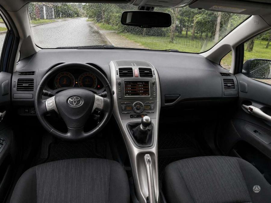 Blue Toyota Auris 2008 in Vilnius, with an engine capacity of 2.00 L and mileage of 339 thousand km for 1450 €, photo 22 on AUTOMOTO.COM.LV
