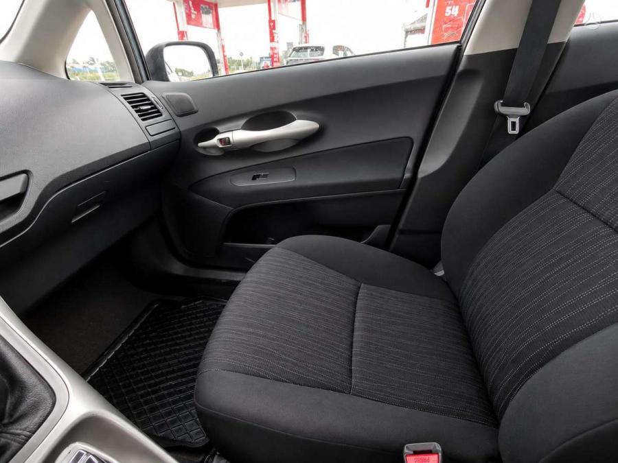 Blue Toyota Auris 2008 in Vilnius, with an engine capacity of 2.00 L and mileage of 339 thousand km for 1450 €, photo 25 on AUTOMOTO.COM.LV