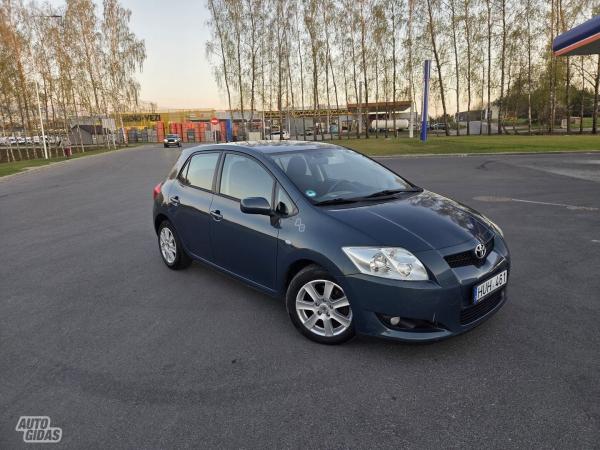 Blue Toyota Auris 2009 in Ukmerge, with an engine capacity of 2.00 L and mileage of 203 thousand km for 2850 €, photo 1 on AUTOMOTO.COM.LV
