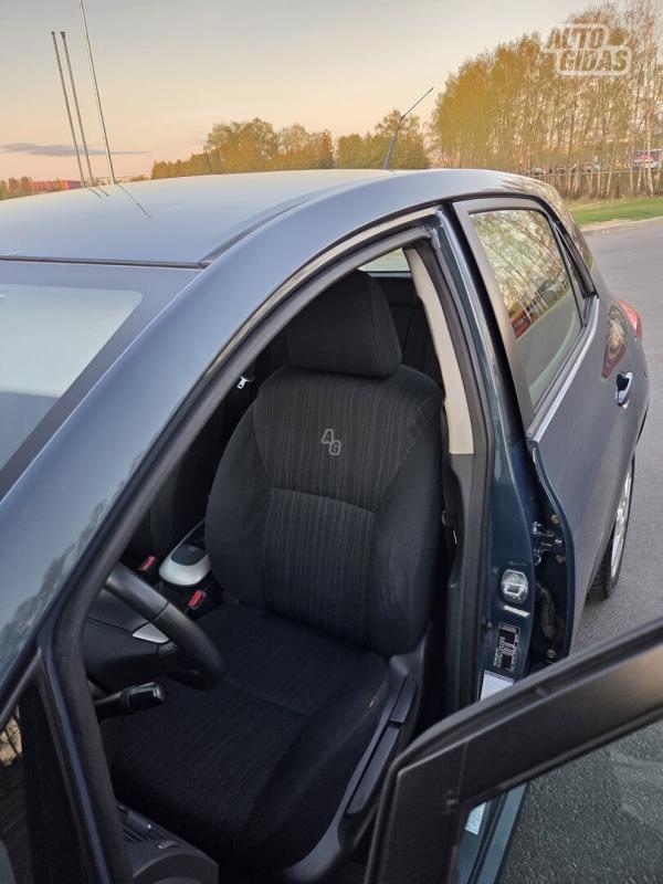 Blue Toyota Auris 2009 in Ukmerge, with an engine capacity of 2.00 L and mileage of 203 thousand km for 2850 €, photo 8 on AUTOMOTO.COM.LV
