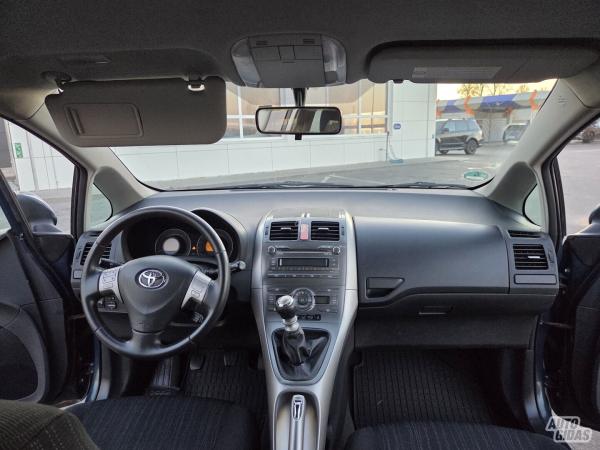 Blue Toyota Auris 2009 in Ukmerge, with an engine capacity of 2.00 L and mileage of 203 thousand km for 2850 €, photo 10 on AUTOMOTO.COM.LV