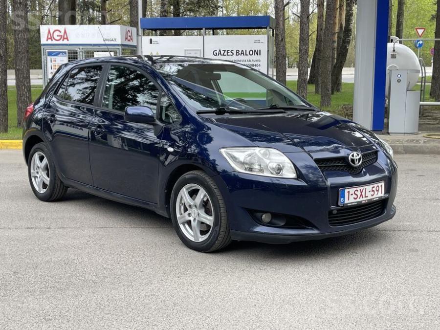 Blue Toyota Auris 2009 in Riga, with an engine capacity of 2.00 L and mileage of 291 thousand km for 2100 €, photo 1 on AUTOMOTO.COM.LV
